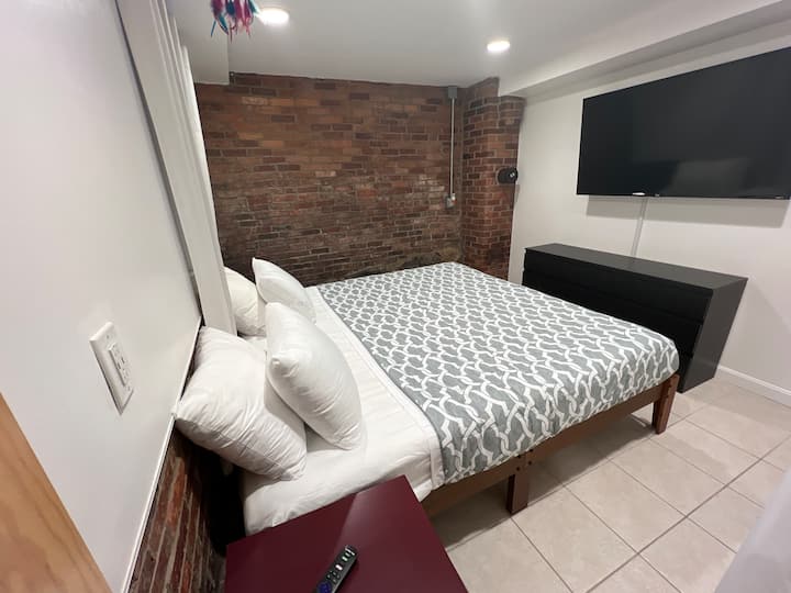 Lovely 2 Bedroom Condo Near Beach, Salem, Boston. - Salem, MA