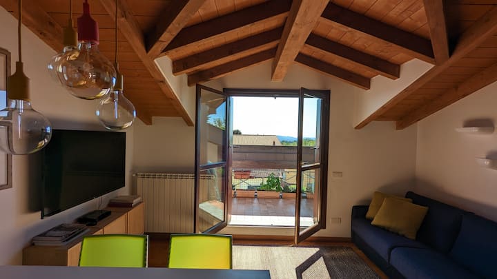 Appartamento Indipendente Arredato, Parcheggio - Varese, Italia