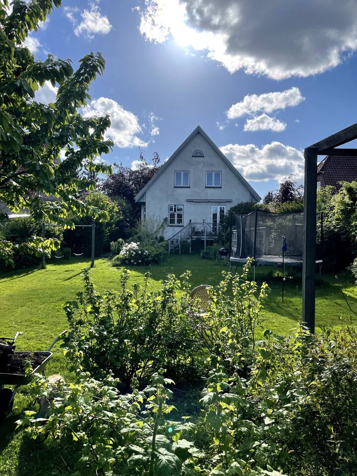 Ground Floor In A Wonderful Garden House - Copenhaguen