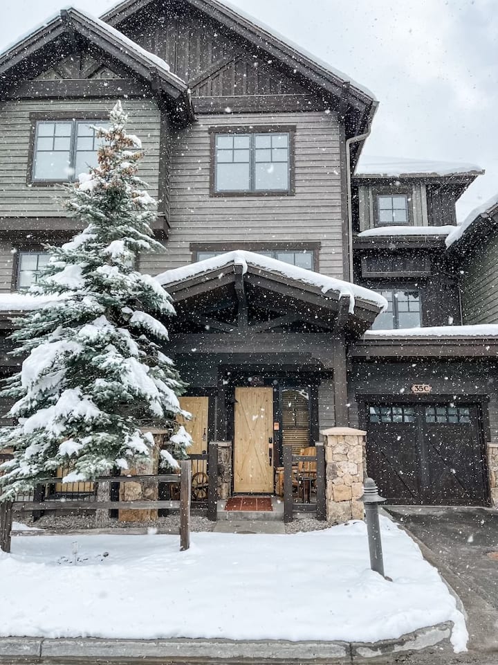 Ski-in Ski-out Union Creek Townhome Woodward Lift - Copper Mountain, CO