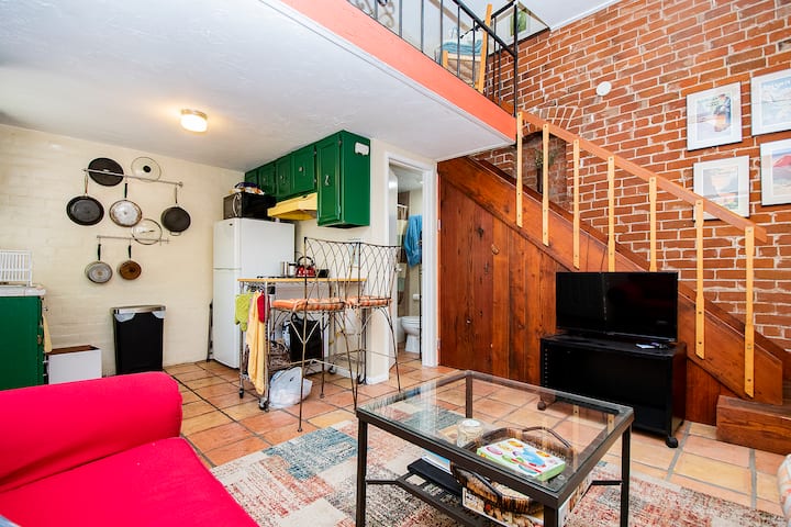 El Nido, The Nest: Cozy Loft-8 Min Walk To U Of A - Tucson, AZ