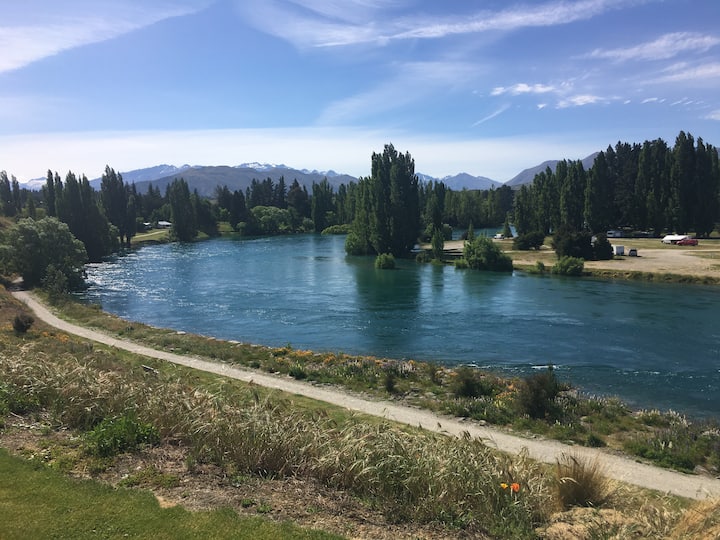 Cozy Townhouse By The River With Indoor Fireplace - Wanaka