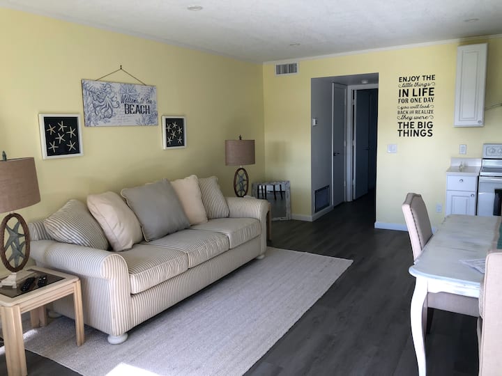 Cute Remodeled 1/1.5 In Vero Bch - Vero Beach, FL