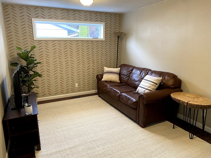 Relaxing 1- Bedroom Wine Country Suite - Sherwood, OR