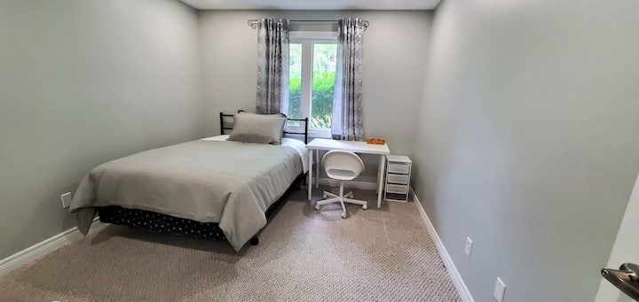 Cozy-clean Private Room 3 In Good Location - London
