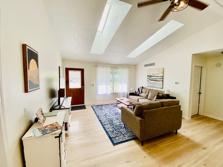 Charming Cottage W/ King Bed! Holland, Saugatuck! - Holland, MI