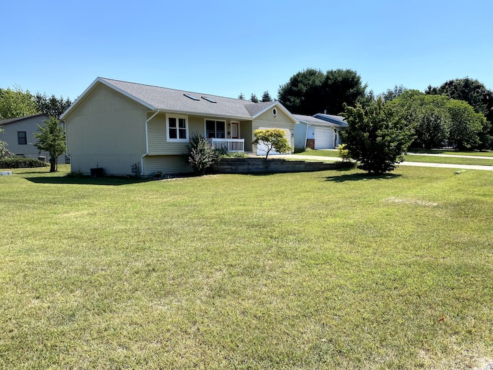 Charming Cottage W/ King Bed!  Holland, Saugatuck! - Holland, MI