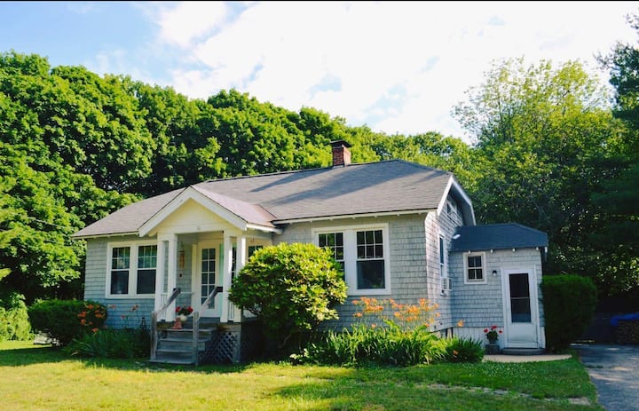 Cheerful Beach House, Maine Summer Haven-overload! - Scarborough, ME