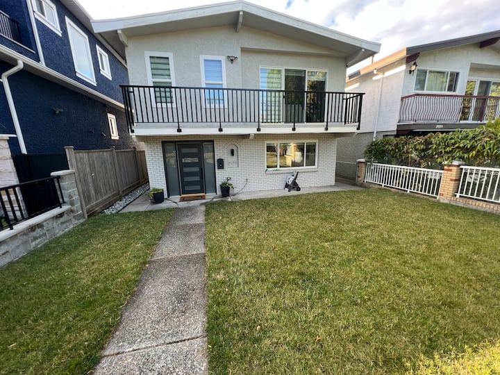 Spacious & Central Location- Ground-level Suite - Vancouver