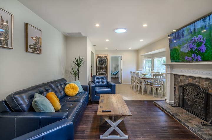 La Spacious House: 2 Master Bedrooms & King Beds - Los Angeles, CA