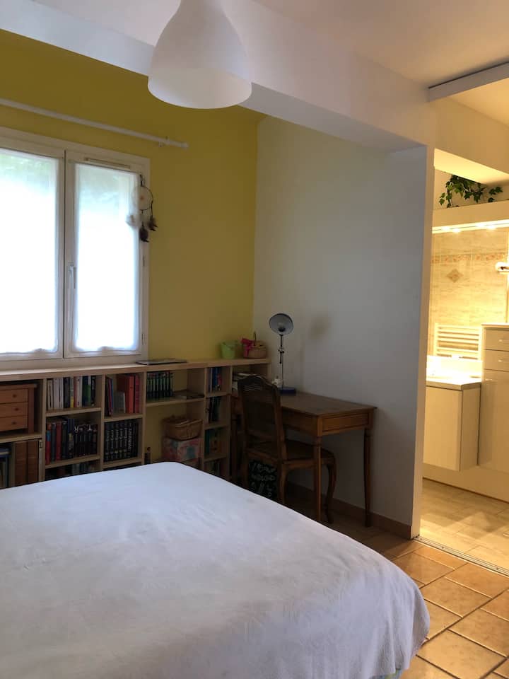 Agréable Chambre D'hôtes Avec Piscine - Salon-de-Provence