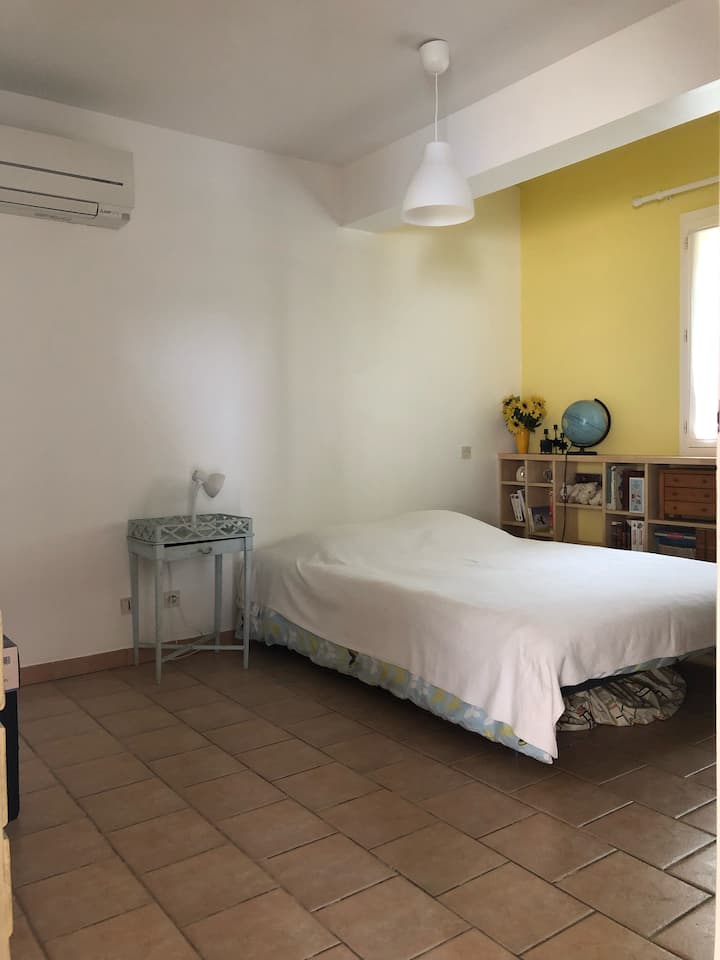 Agréable Chambre D'hôtes Avec Piscine - Salon-de-Provence