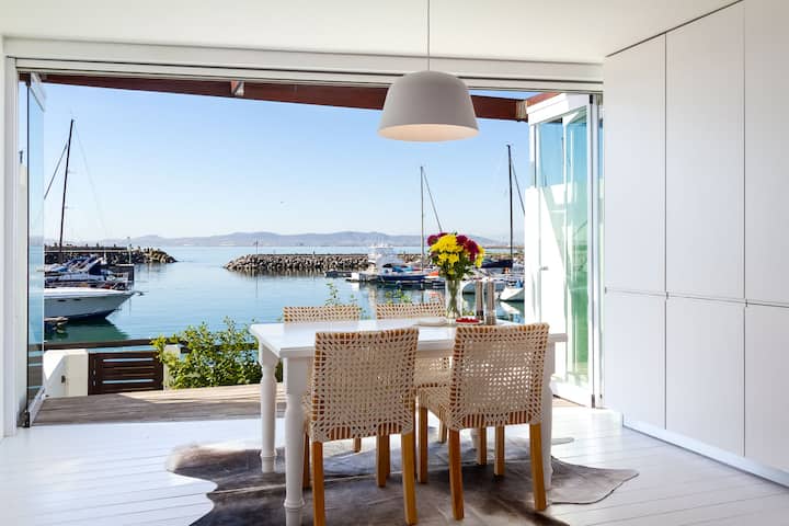 Stunning 1 Bedroom Apartment On The Waters Edge - Cape Town