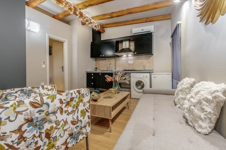 Venetian Well House Group - Corfú