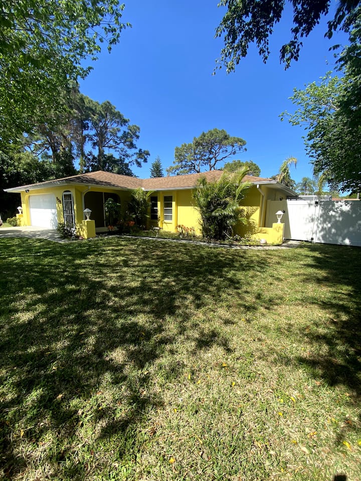 South Venice Three Bedroom Family Retreat - Venice, FL