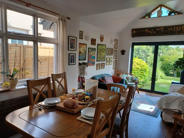 Large Bright Superking Room With Private Bathroom - Bristol