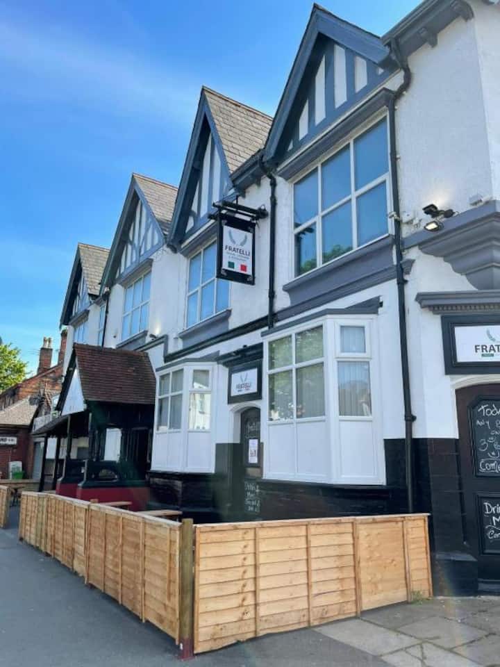 Triple Room Shared Bathroom R4 - Liverpool