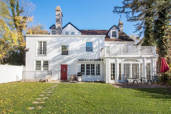 Woodcrest At The Falls Usa! 4000sf,
6bedroom/4.5ba - Niagara Falls
