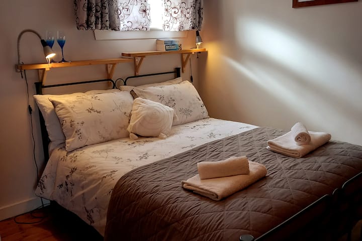 2 Bedrooms Flat In Charming Newhaven, Leith - Edimburgo