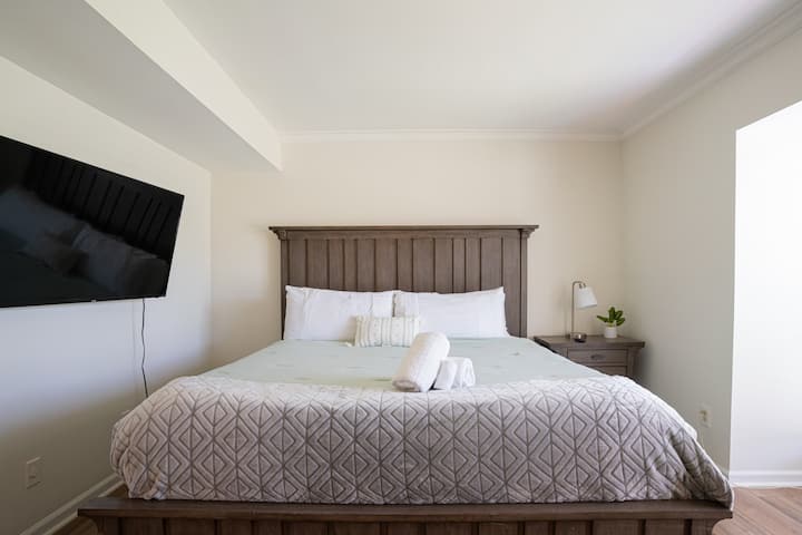 Conveniently Located 2-bedroom Farm-house Condo - Ballantyne - Charlotte