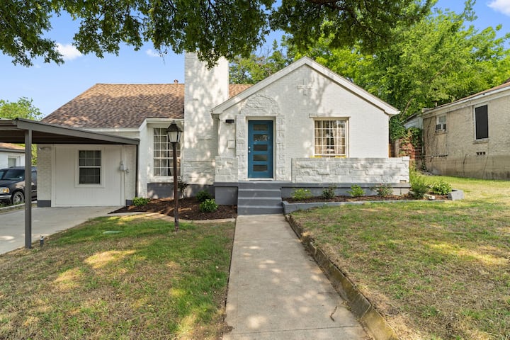 Spacious Family Home Near Bishop Arts District - Dallas, TX