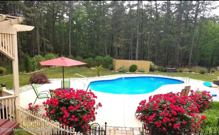 Cheerful 5 Bedroom Villa- Heated Pool - Jackson Township, NJ