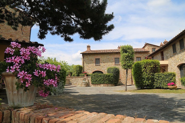 Appartamenti Con Piscina Nel Chianti Fiorentino - San Gimignano