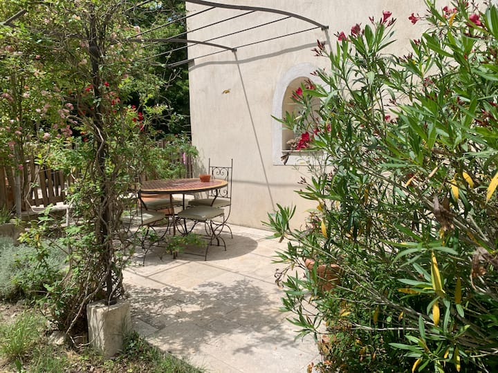 Appartement Indépendant Dans Un Cadre Chaleureux. - ibis Styles Pertuis Portes du Luberon