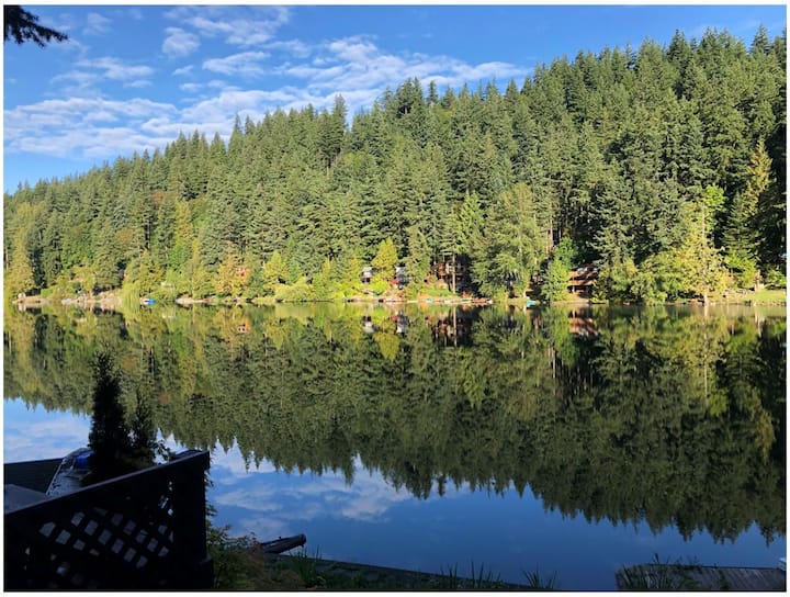 Lakefront Cottage On Tree-lined Private Lot - Bellingham, WA