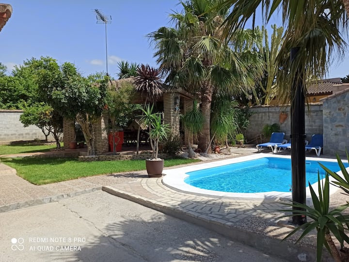 Agradable Y Tranquilo Chalet Con Piscina. - San Fernando, Spain