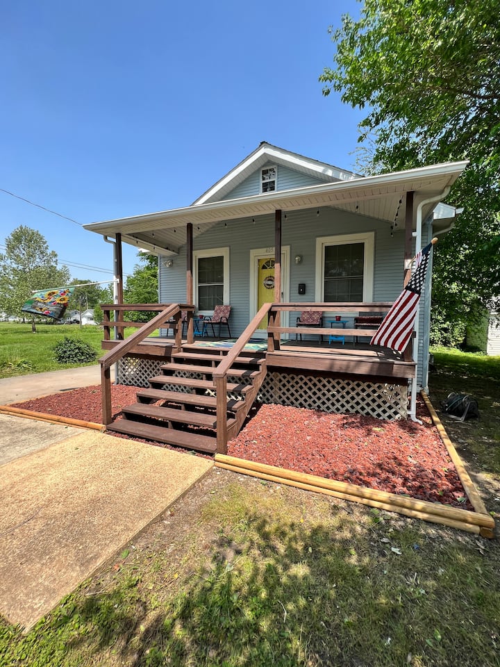 ☀️Walking On Sunshine! ☀️ Quiet /Cheery 2 Bd/1ba - Marion, IL
