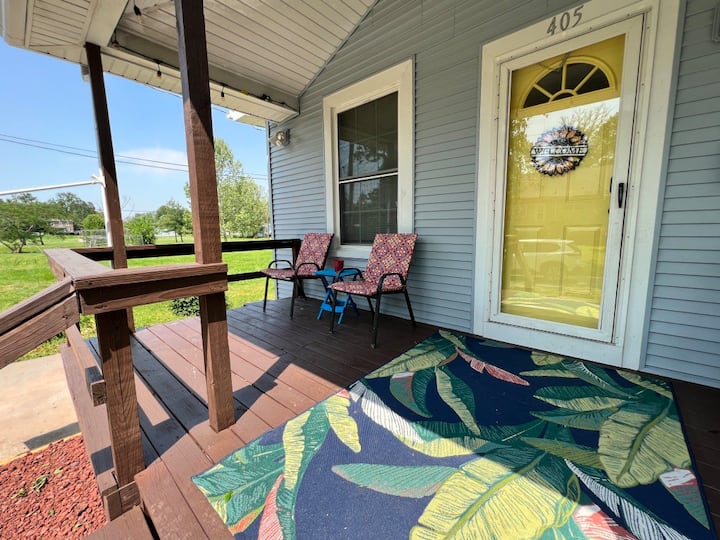☀️Walking On Sunshine! ☀️ Quiet /Cheery 2 Bd/1ba - Marion, IL