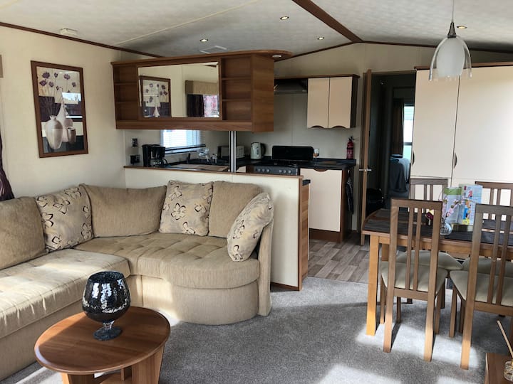 Luxury 2 Bedroom Holiday Home Caravan
Marli &Pat - Frinton-on-Sea