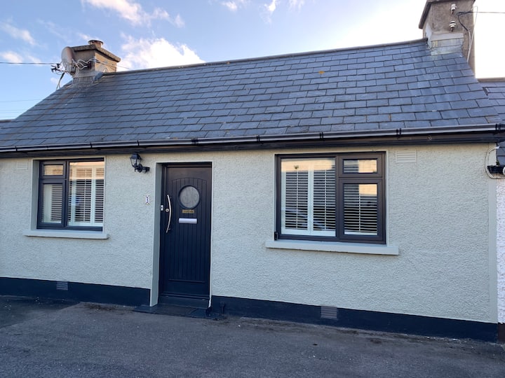 Charming Seaside Cottage - Greystones