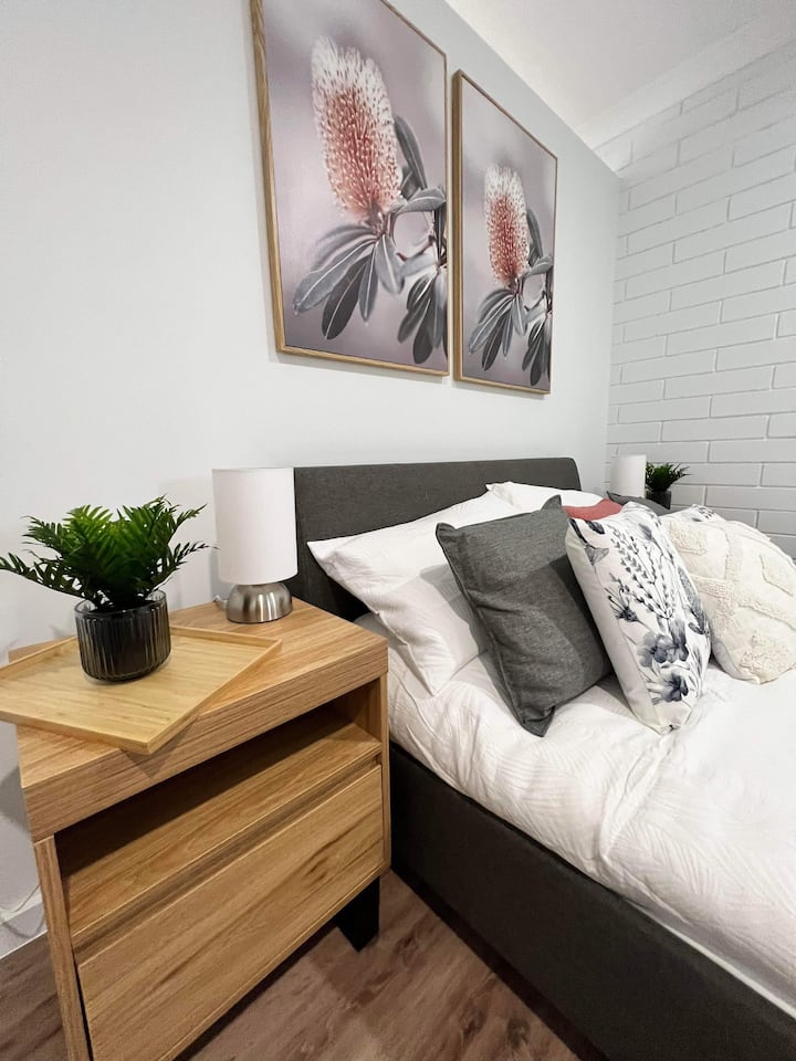 Stylish Modern Centrally Located 1 Bedroom Unit - Alice Springs