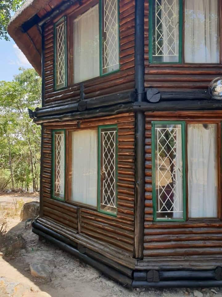 3 Bed (Or Add 4th) Thatched House With Pool. - Harare
