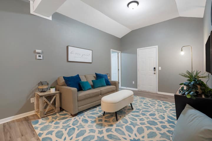 The True Blue Bungalow Near Mercy, Msu & Downtown! - Lake Springfield, MO