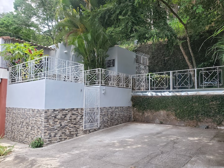 Casita Jardin 3 Recamaras 2 Baños  San Salvador - San Salvador