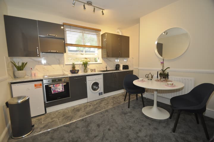Lovely Studio Flat, W6 7ls - Londra