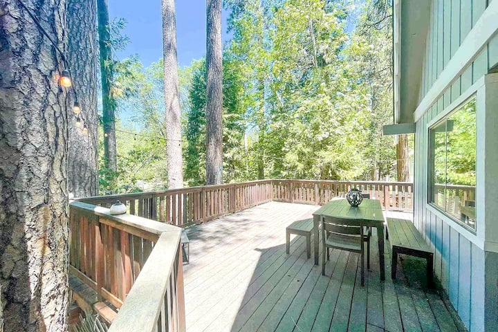 Spacious Cabin Large Deck Fenced Yard Dog Friendly - Sonora, CA