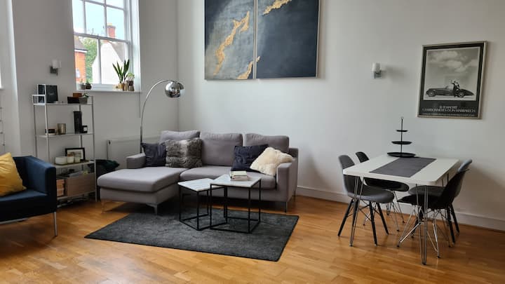 Lovely 2 Bed Flat With Mezzanine - Watford