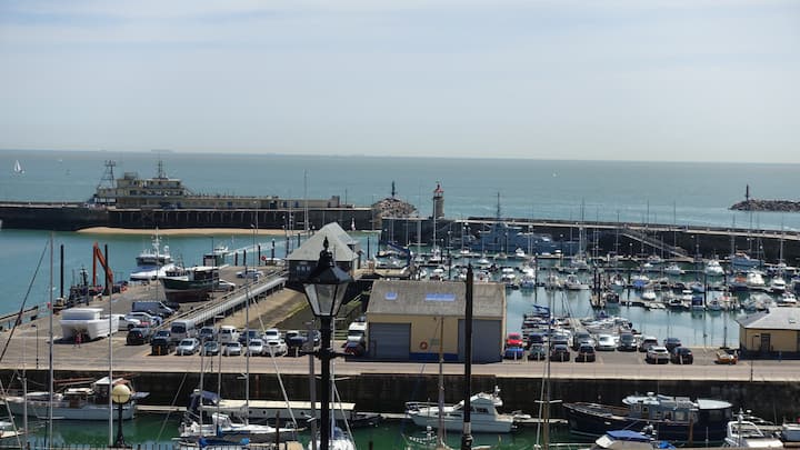 Chic Seafront Apartment - Dreamland Margate