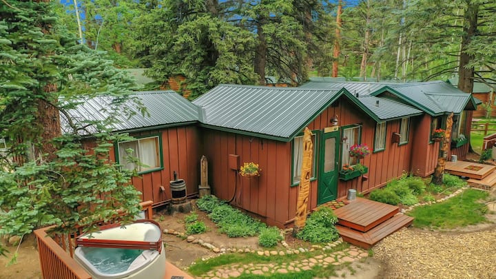 Breathtaking Riverfront Cabin/hot Tub - Rainbow - Estes Park, CO