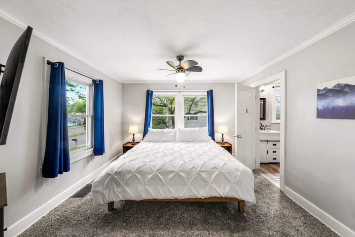 Not A Swanky Bungalow - Knoxville, TN