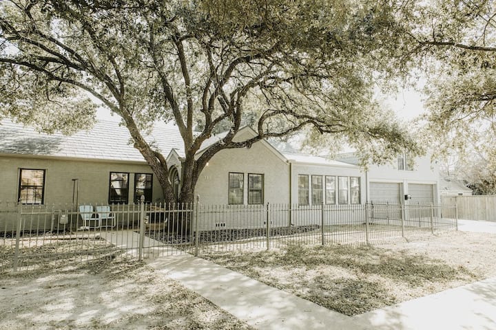 Highland Haus | Premiere Vintage Escape - Bryan, TX