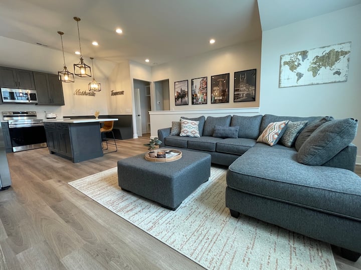 A Perfectly Located, Nashville Favorite! 5 Stars! - Nashville, TN