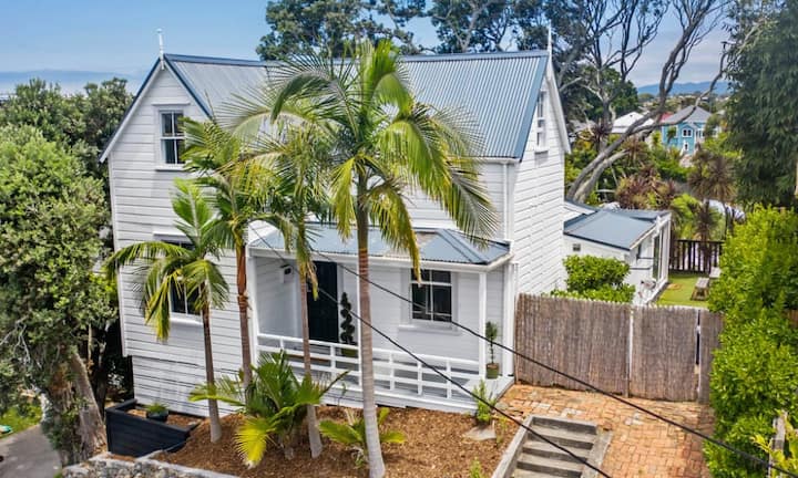Character 4 Bedroom, Grey Lynn Villa - Auckland