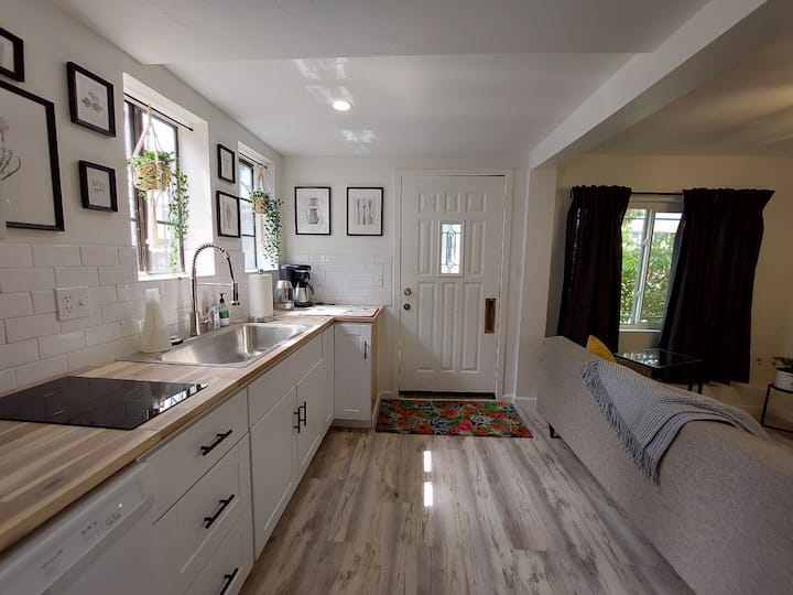 Cozy Flat In North Park - San Diego, CA