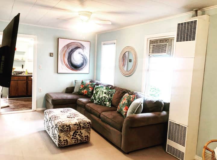 A 3 Bdrm Bungalow Sleeps 7 In The Heart Of Gotl - Geneva-on-the-Lake, OH