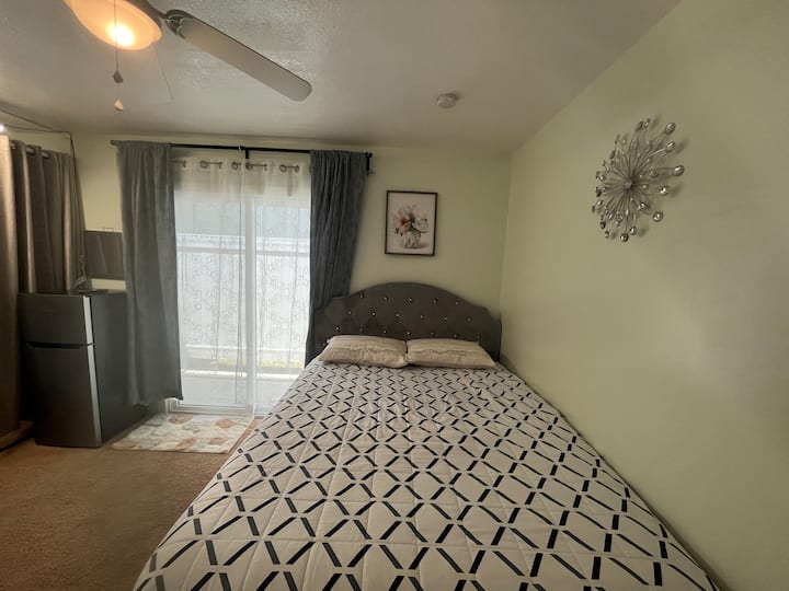 Cozy Private Bedroom, Private Bath And Entrance - Santa Ana, CA